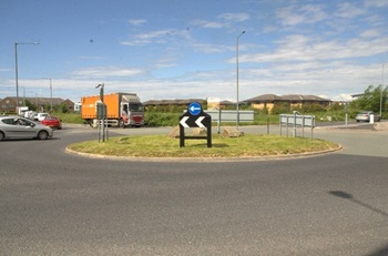 Navigating Safety: Choosing the Right Chevron Road Safety Sign for Your ...