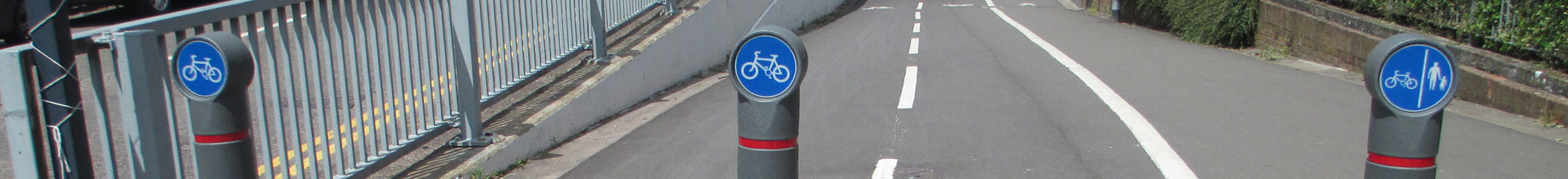 Sign-Carrying & Directional Bollards - Glasdon UK