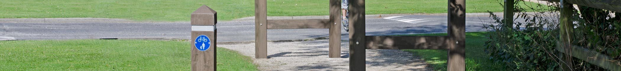 Sign-Carrying & Directional Bollards - Glasdon UK